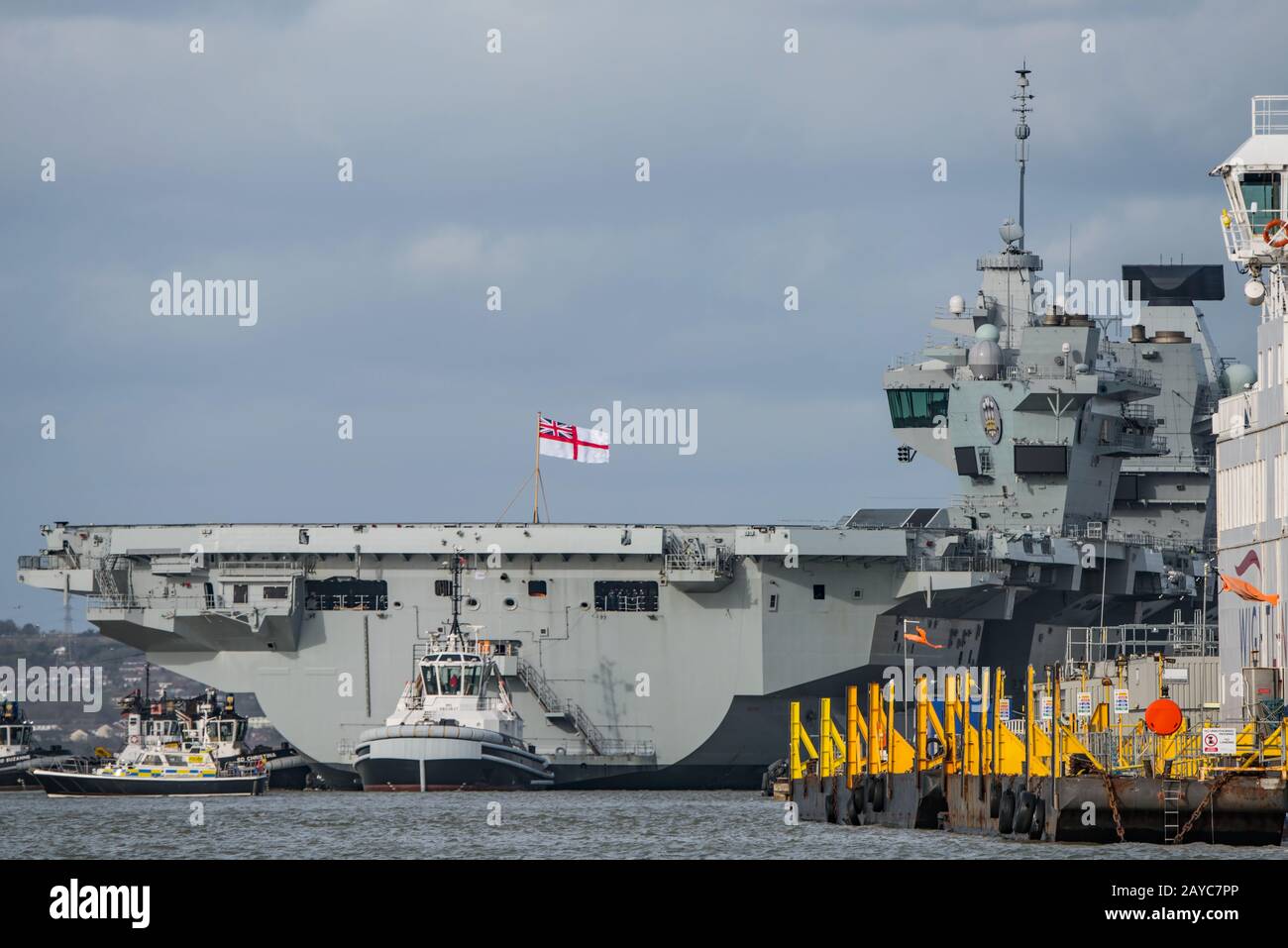 Tugs moving the aircraft carrier HMS Prince of Wales (R09) alongside ...