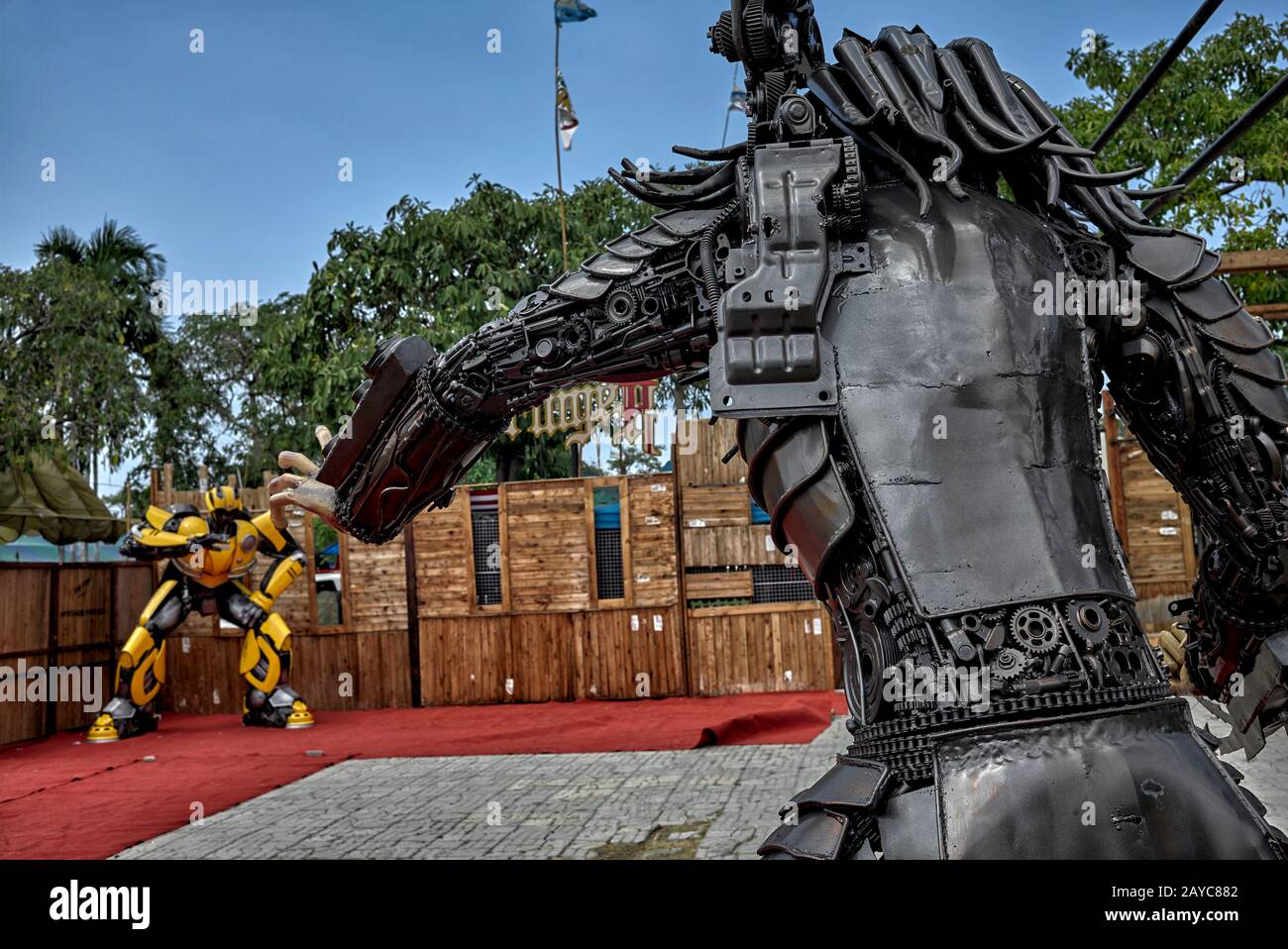 Alien v Transformer statues preparing to fight Stock Photo - Alamy
