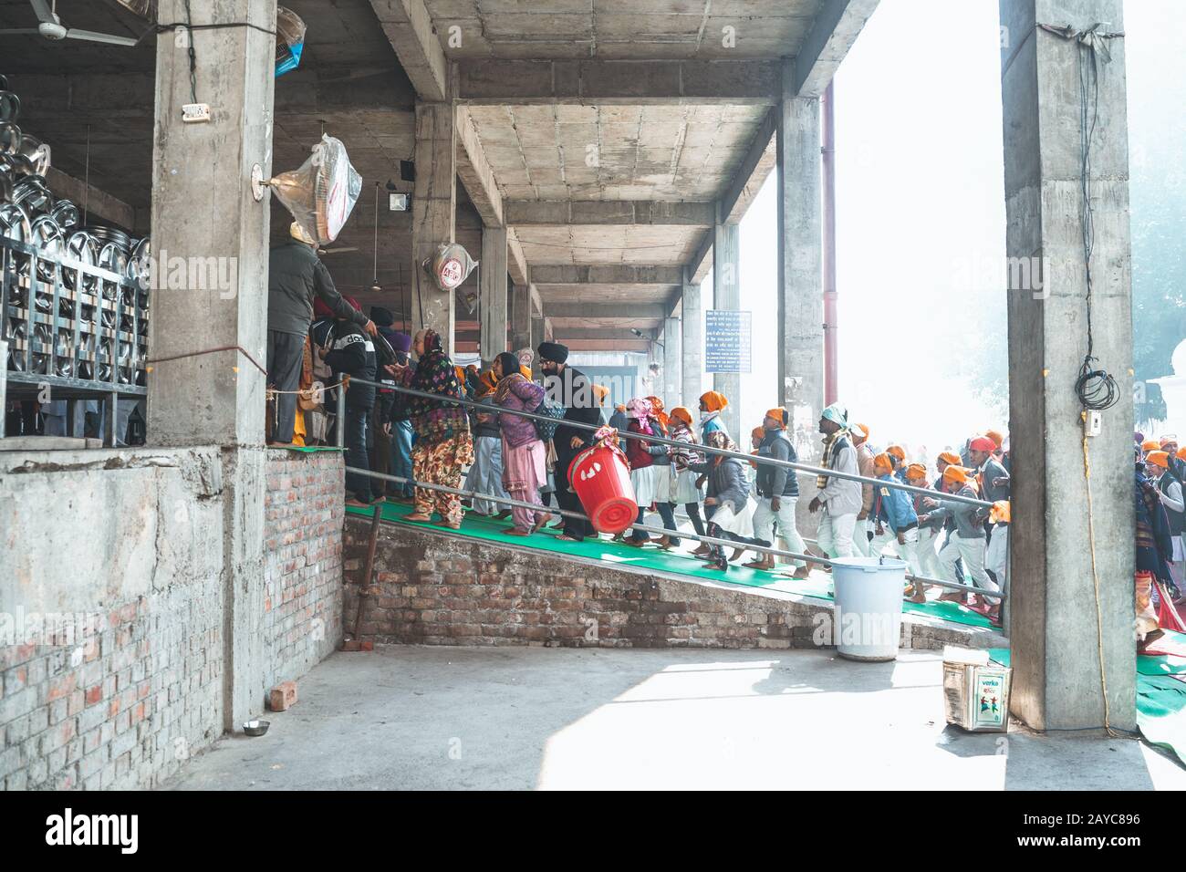 Kitchen langar in sikh gurdwara hi-res stock photography and images - Alamy