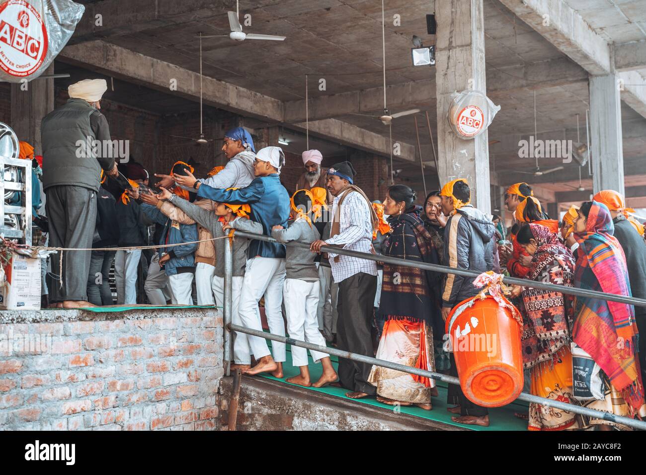 Kitchen langar in sikh gurdwara hi-res stock photography and images - Alamy