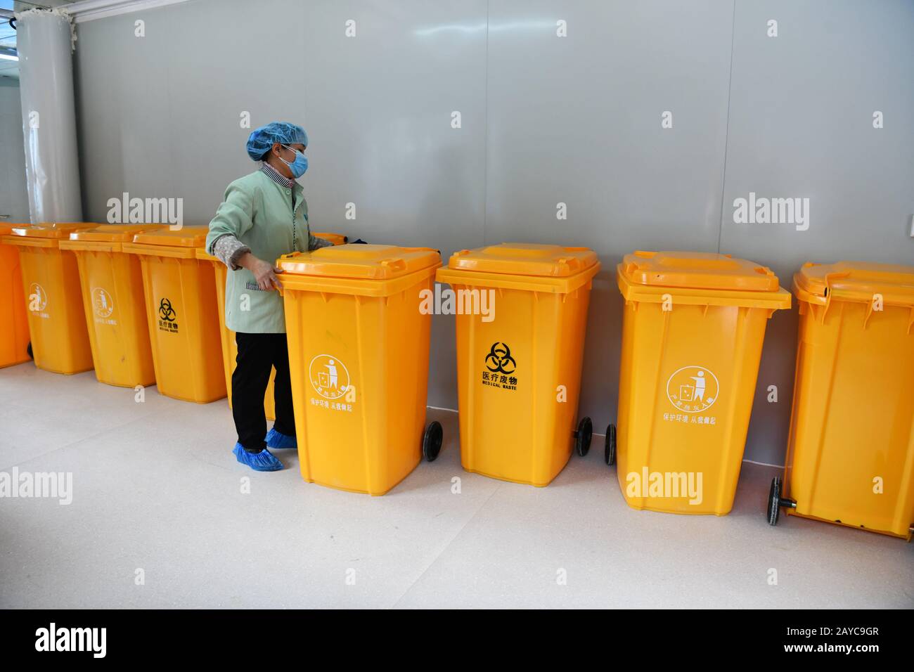 Hospital bins waste hi-res stock photography and images - Alamy