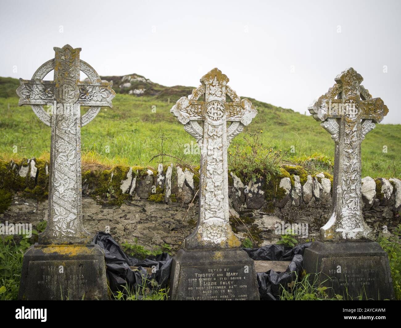 old graveyard in ireland Stock Photo - Alamy