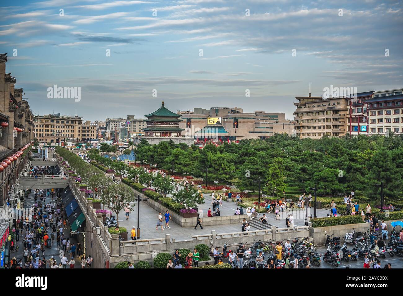 Busy Street Crowds People Buses High Resolution Stock Photography and ...