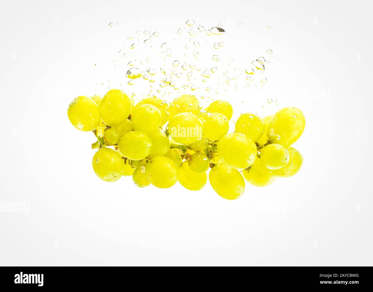 Bunch of green grapes sinking into crystal clear water Stock Photo - Alamy