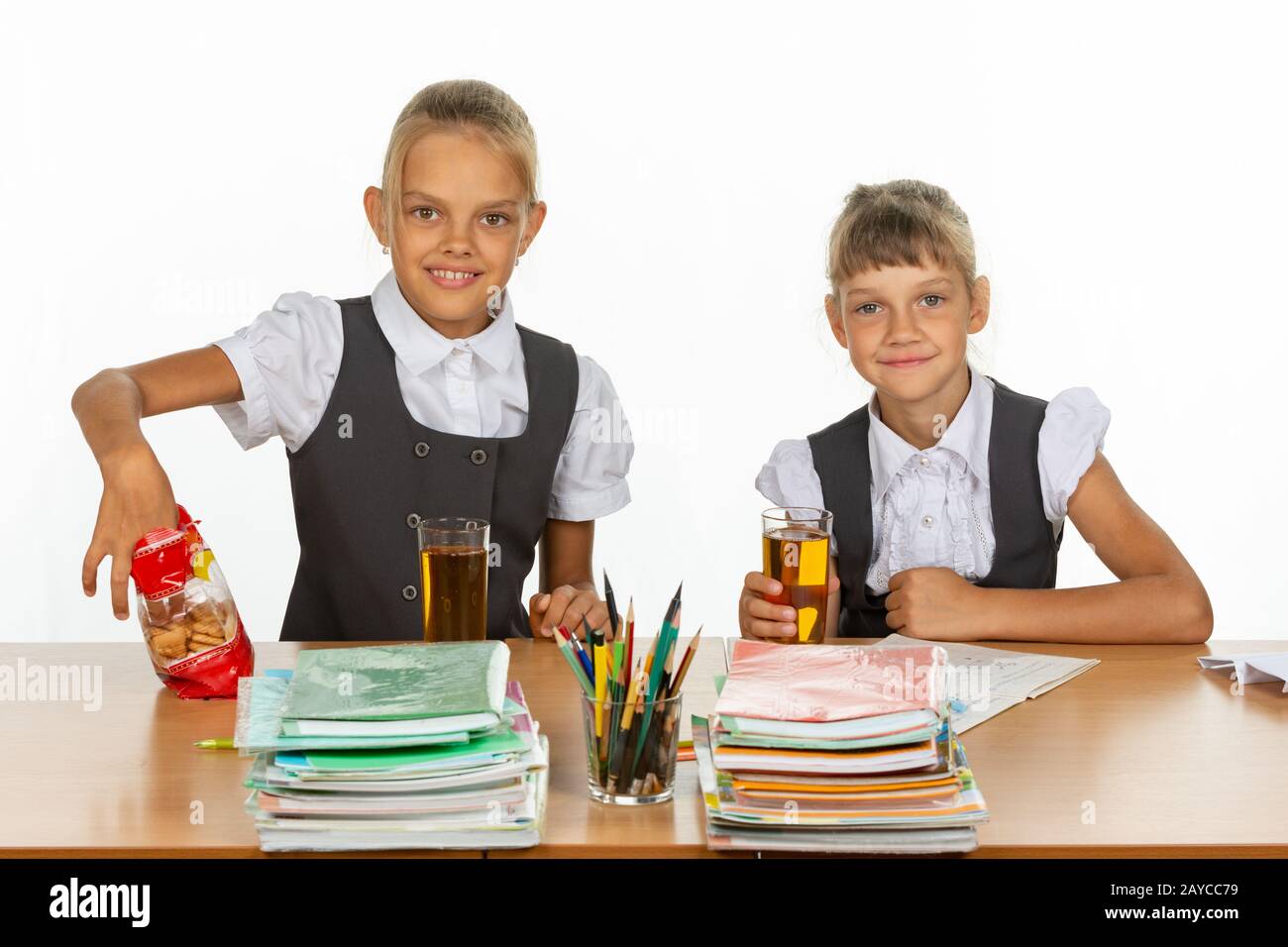 Two primary school girls in class hi-res stock photography and images ...