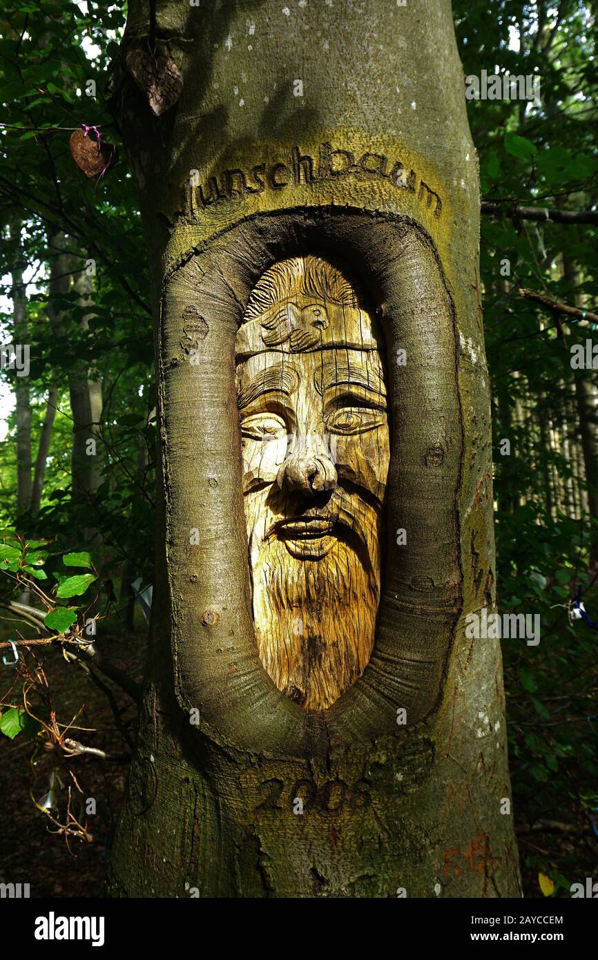 Art work carved wooden hi-res stock photography and images - Alamy