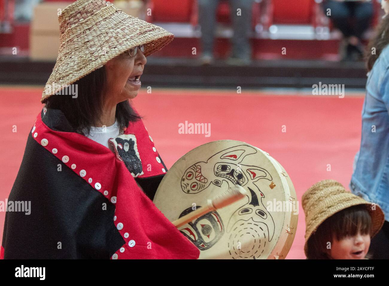 Tlingit dance hi-res stock photography and images - Alamy