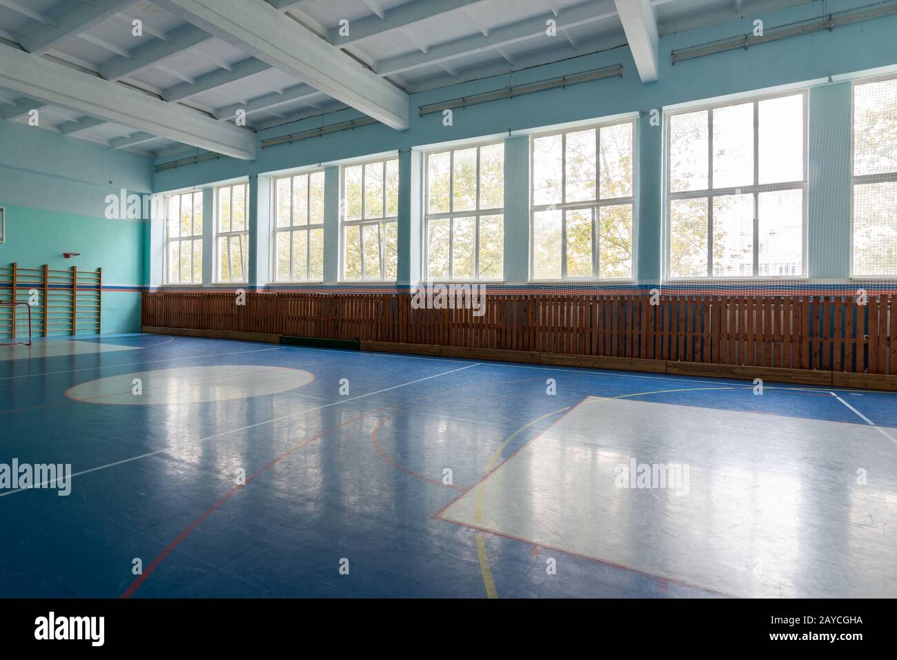 Natural light through windows hi-res stock photography and images - Alamy