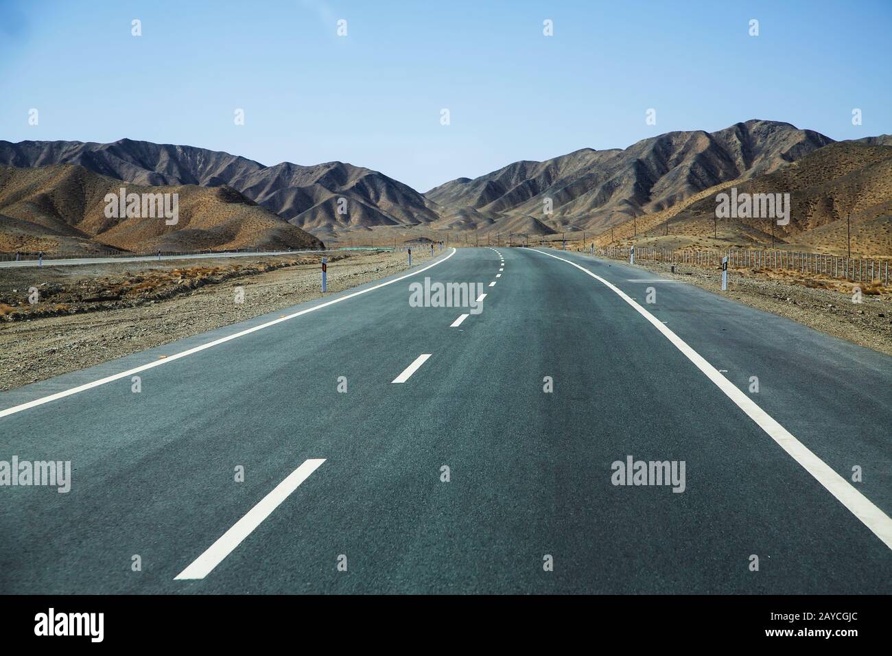 Empty desert road hi-res stock photography and images - Alamy