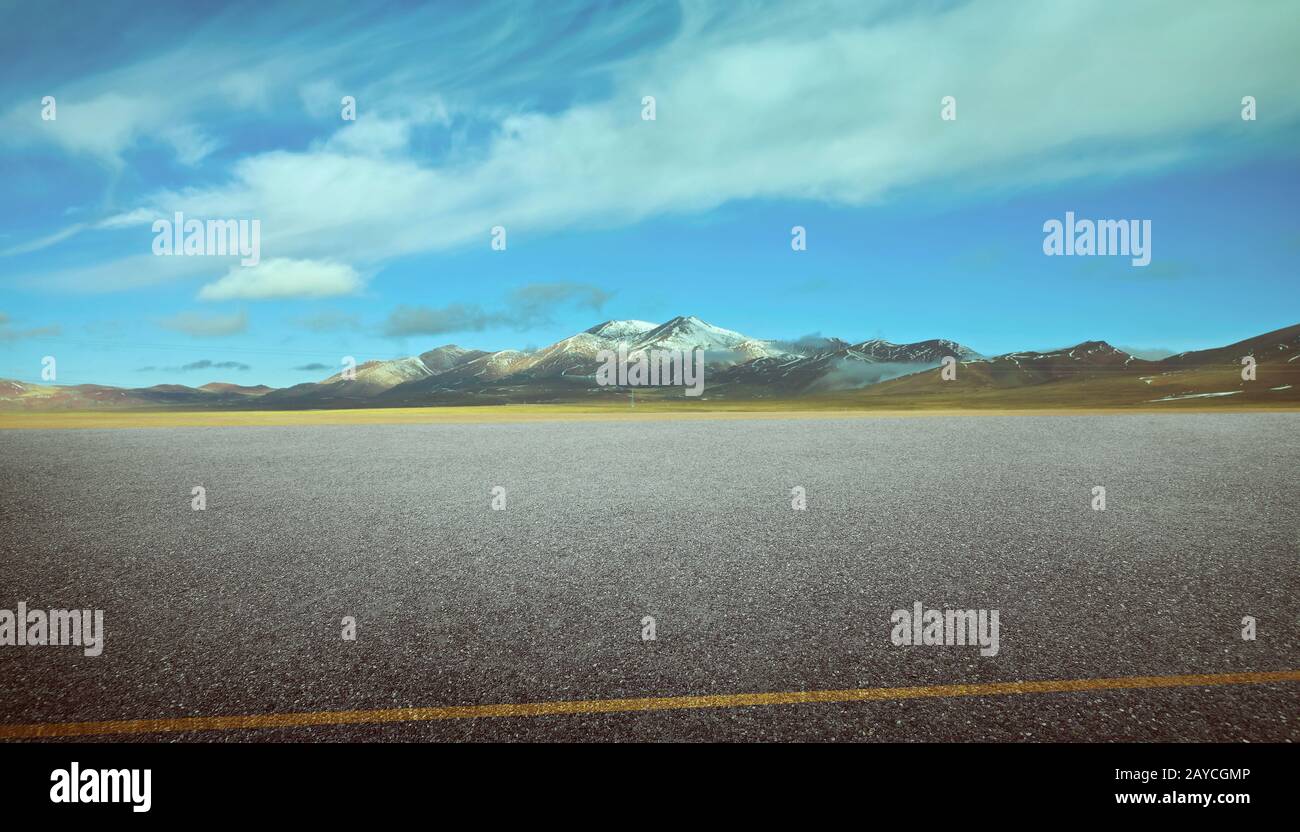 Empty landscape countryside hi-res stock photography and images - Alamy