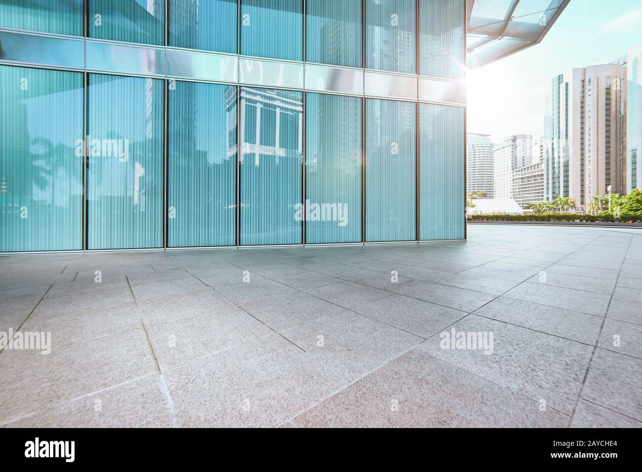 Empty square and modern building hi-res stock photography and images ...