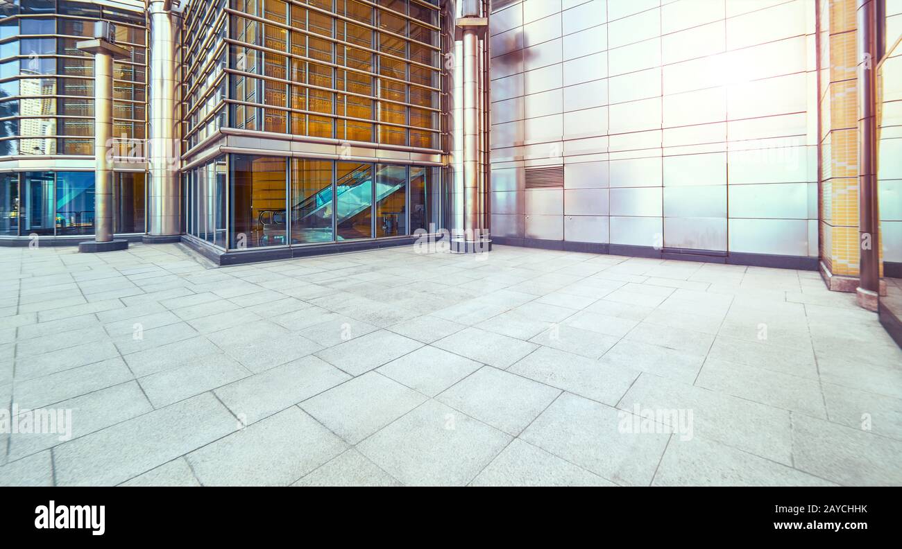 Modern office building outdoor and empty pavement Stock Photo - Alamy
