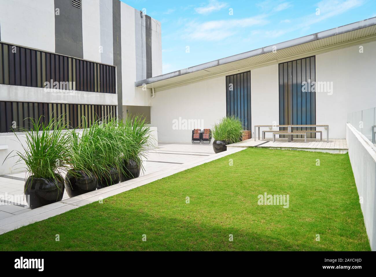 Empty outdoor deck hi-res stock photography and images - Alamy