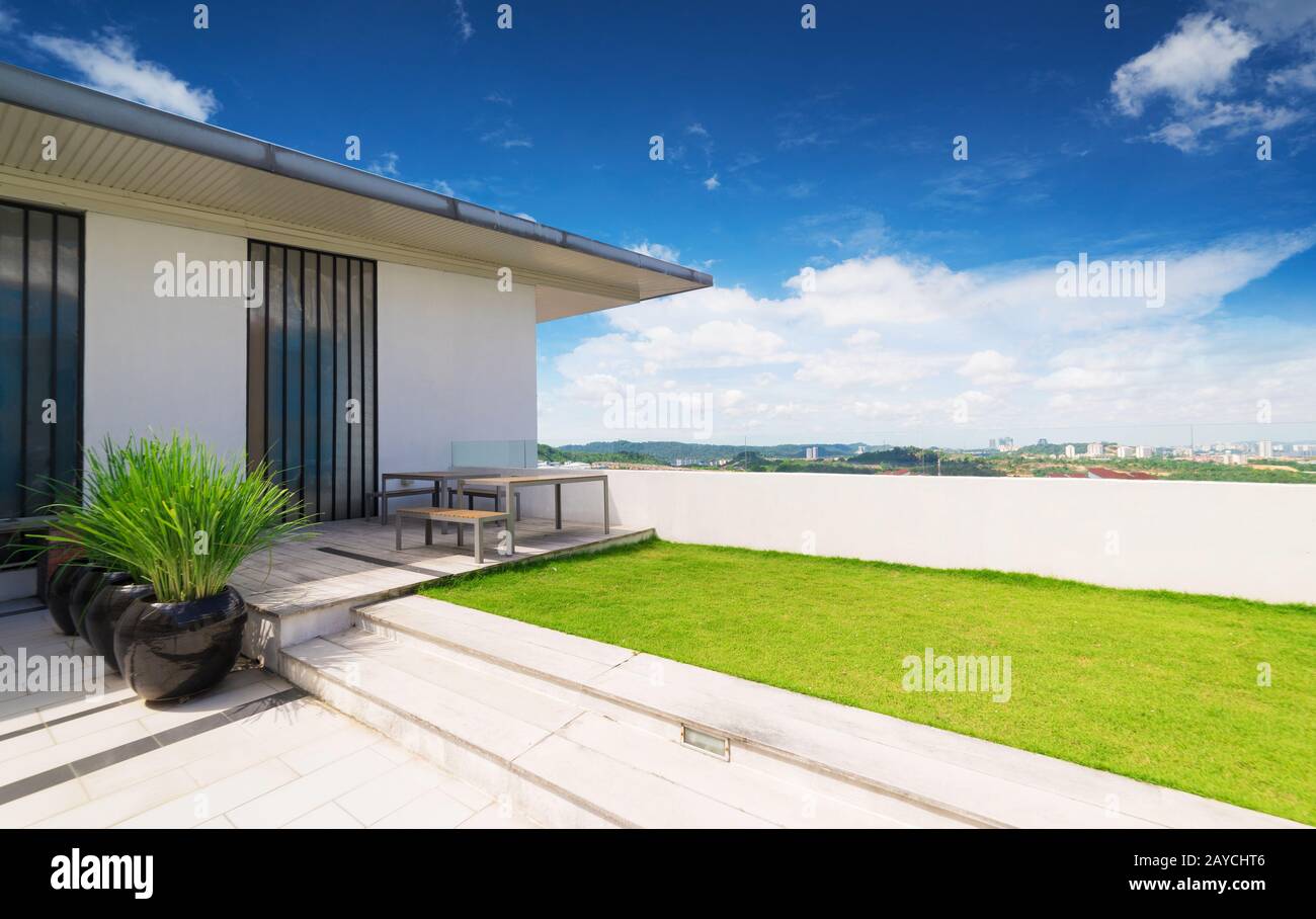 Empty restaurant patio hi-res stock photography and images - Alamy