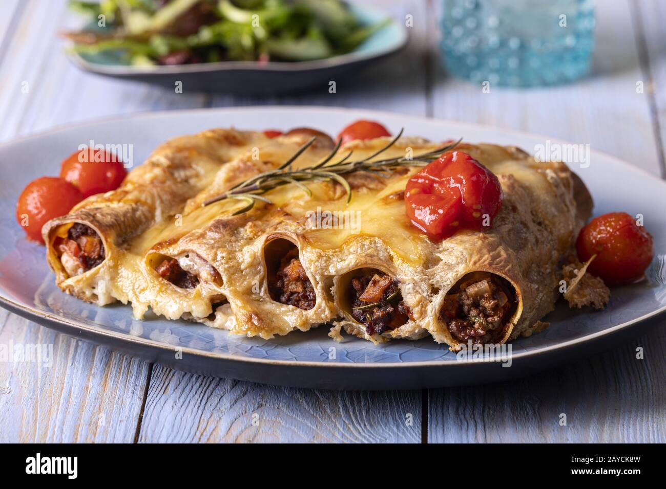 six Italian Canneloni pasta rolls on wood Stock Photo - Alamy