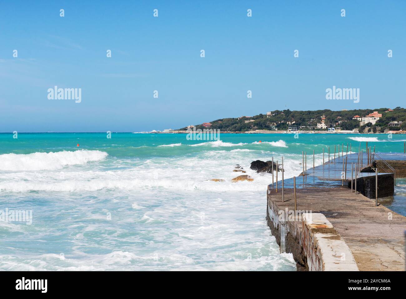 Daytime sky beautiful shore beach hi-res stock photography and images ...