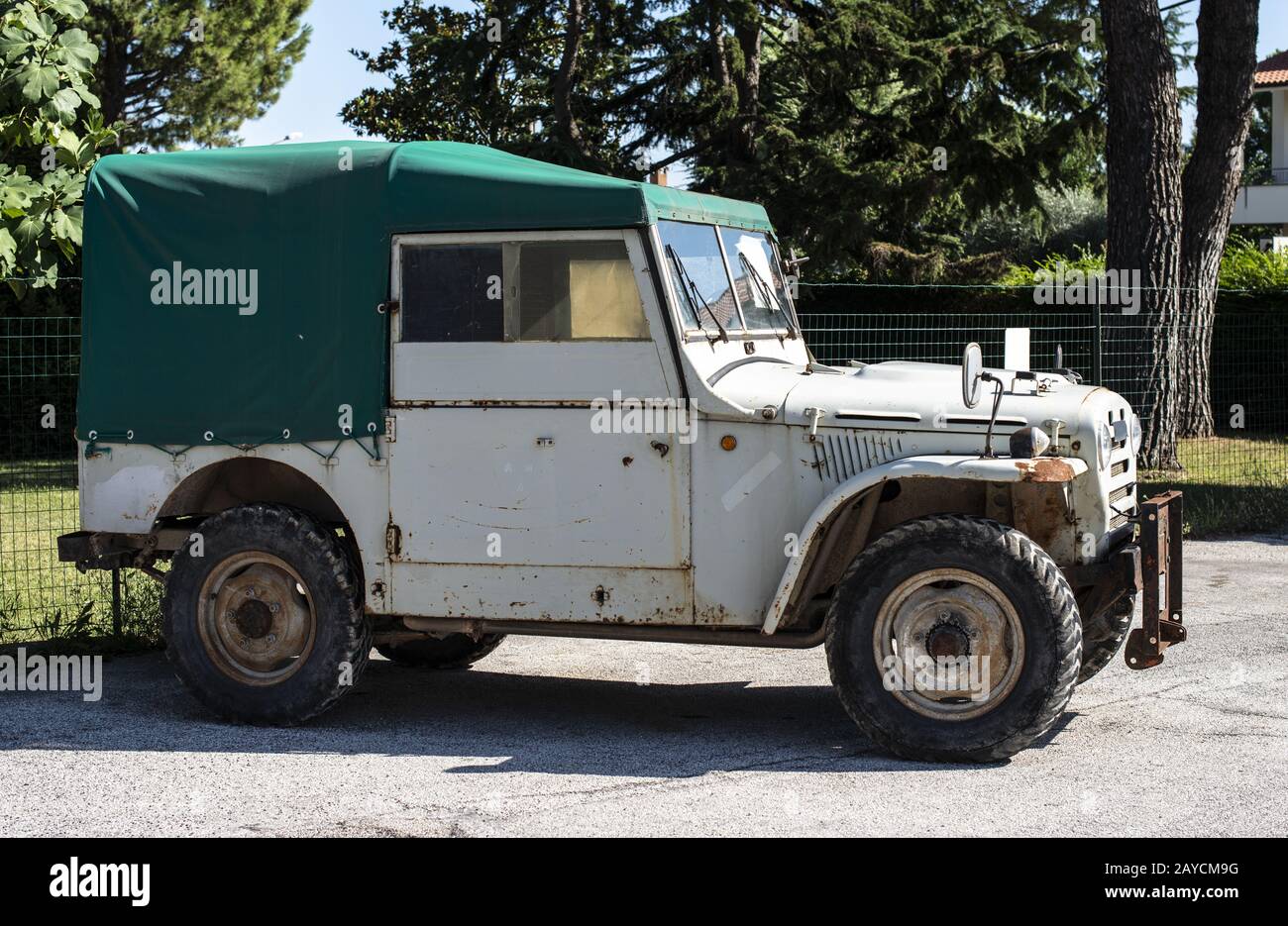 Old off road vintage vehicle Stock Photo - Alamy