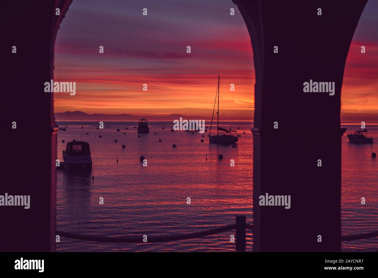 Beautiful sunrise on the beach on Catalina Island，a charming morning ...