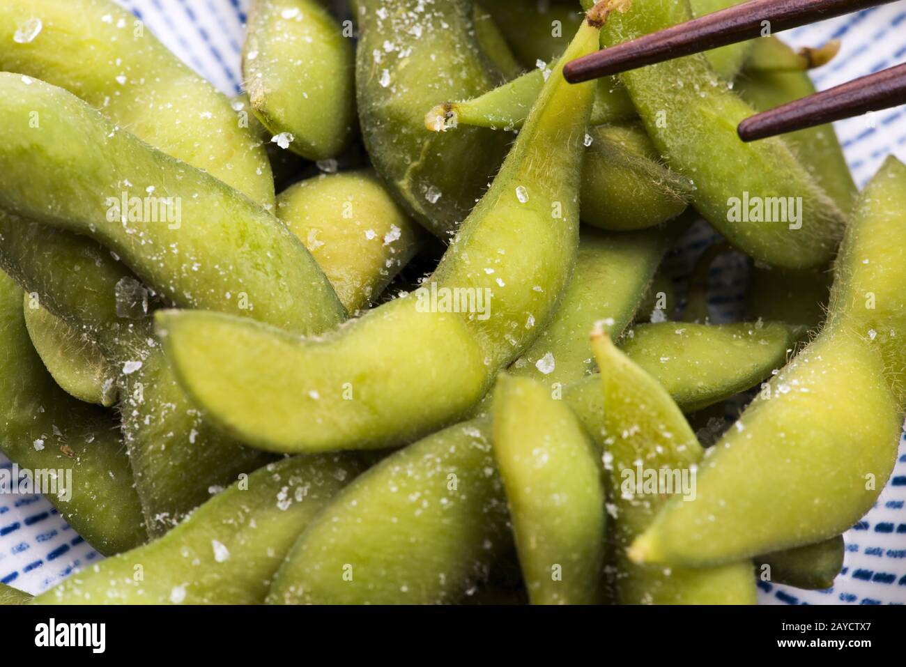 Plate of edamame at Japanese sushi restaurant Stock Photo - Alamy