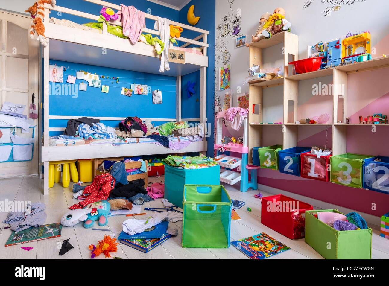 Messy children books hi-res stock photography and images - Alamy