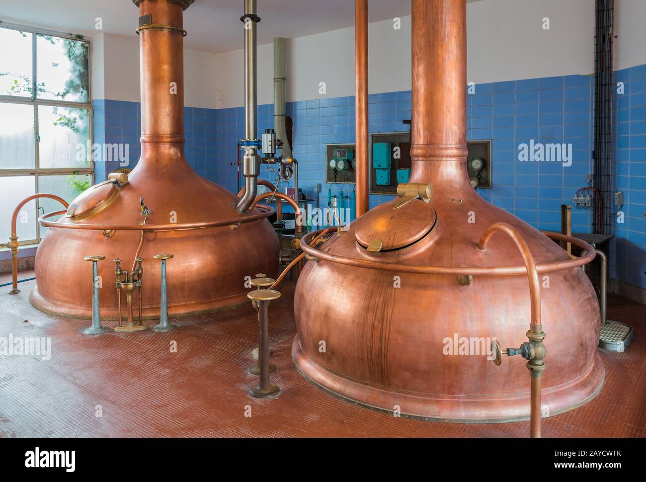 Copper kettle brewing hi-res stock photography and images - Alamy