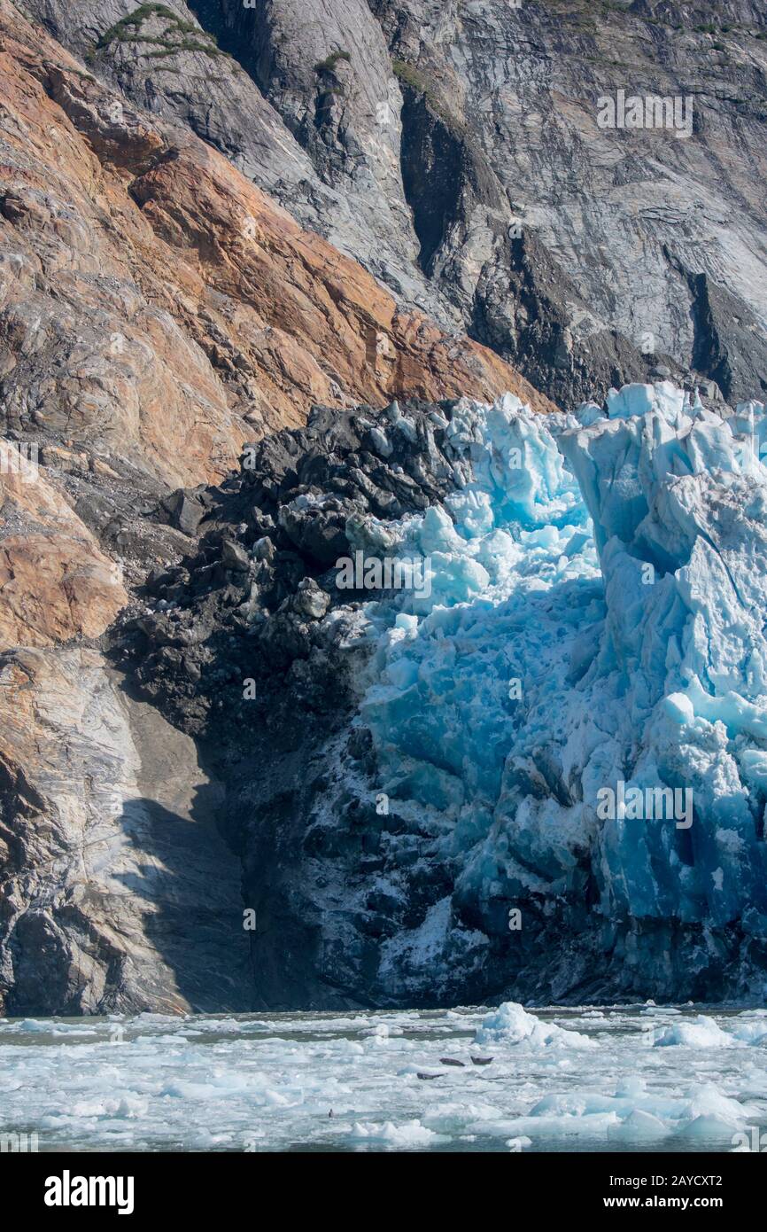 Lateral moraine glacier hi-res stock photography and images - Alamy