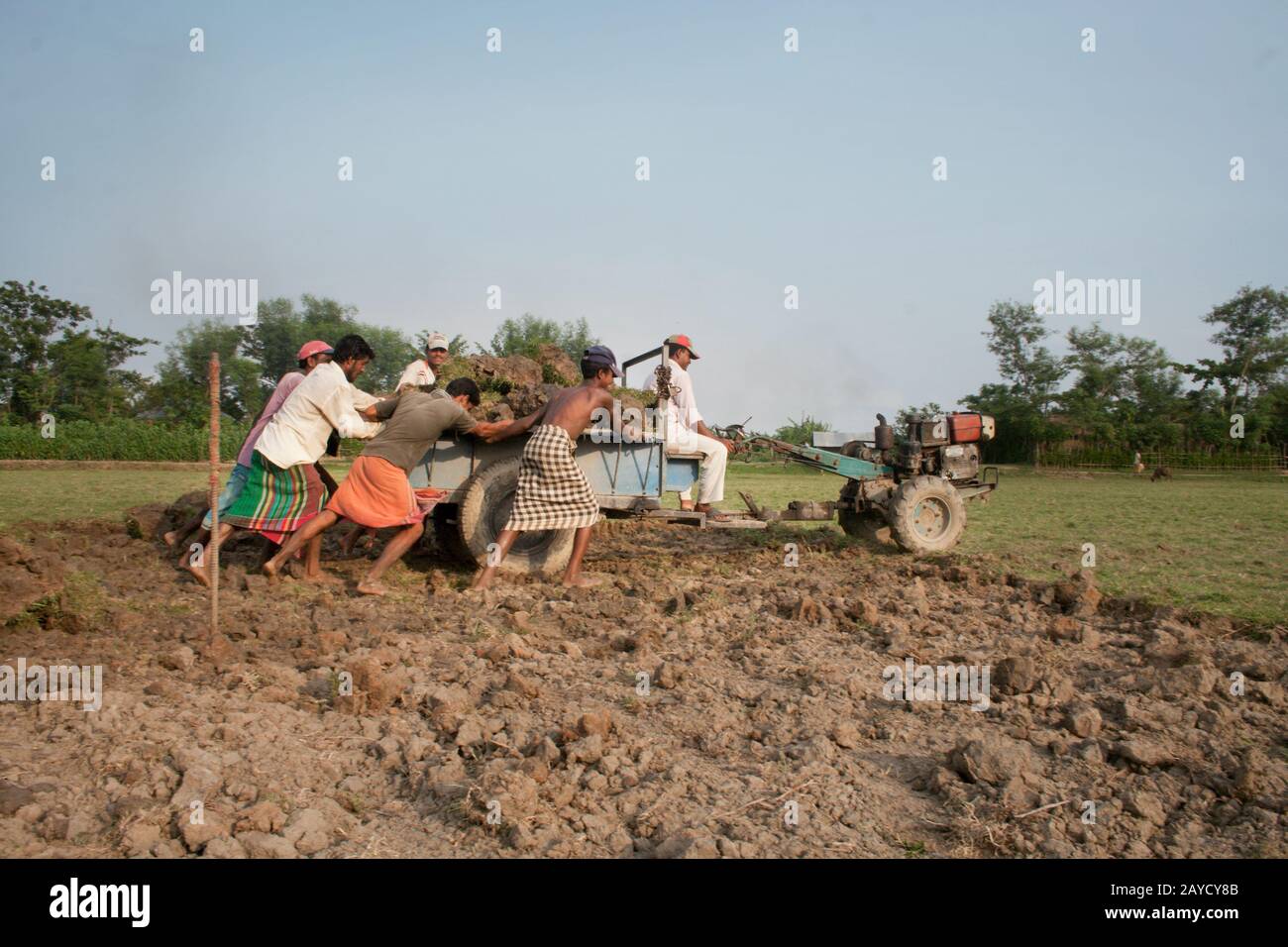 A day labourer carries a basket of soil on his head. Khulna, Bangladesh ...