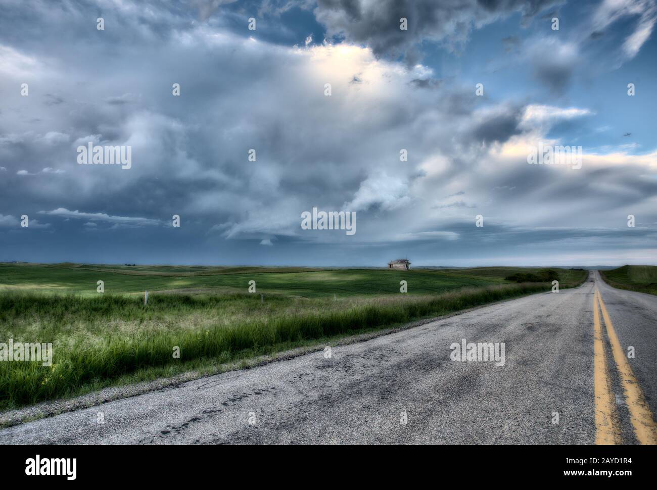 Canadian prairie farm house hi-res stock photography and images - Alamy