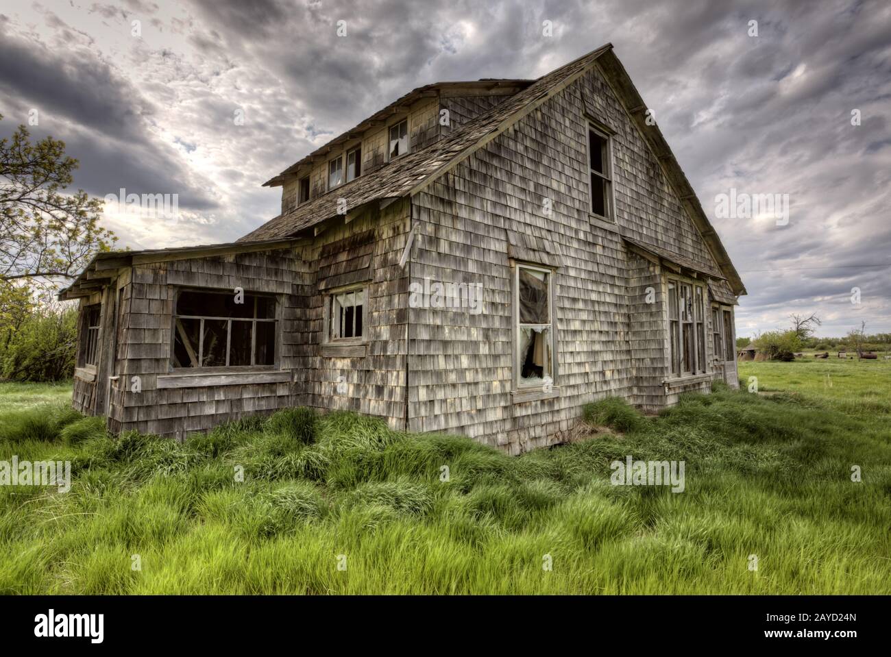 Rundown house exterior hi-res stock photography and images - Alamy