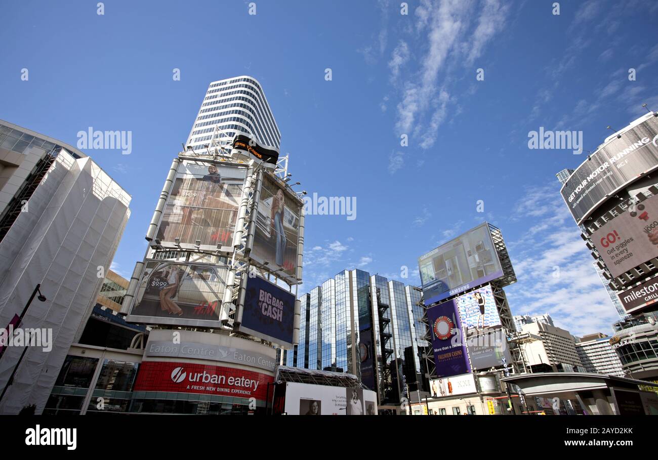 Downtown square toronto hi-res stock photography and images - Alamy
