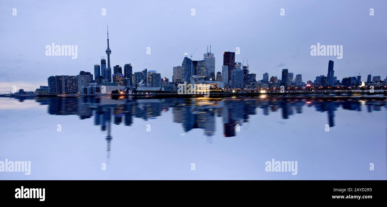 Toronto landmarks hi-res stock photography and images - Alamy