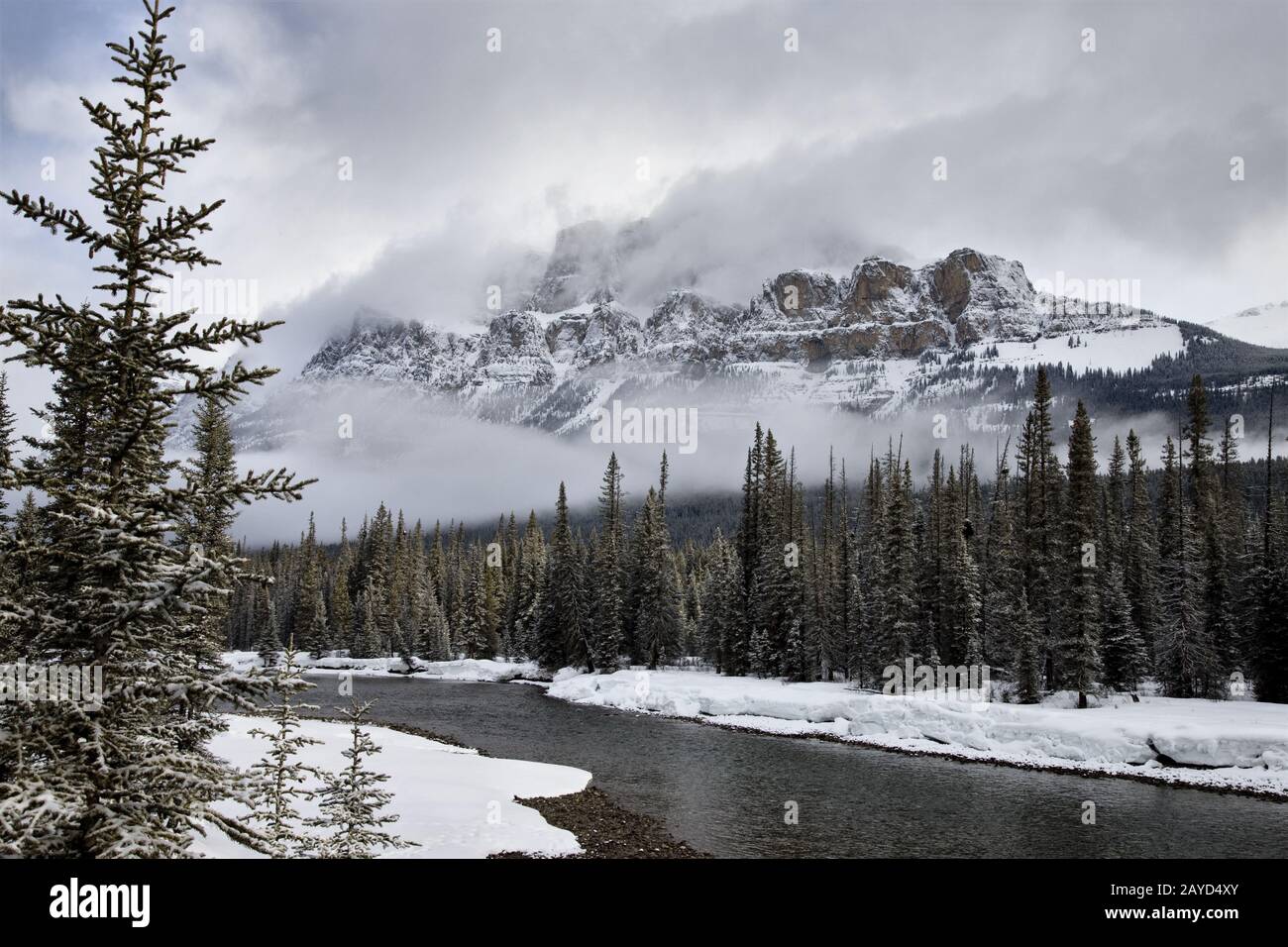 Castle mountain alberta hi-res stock photography and images - Alamy