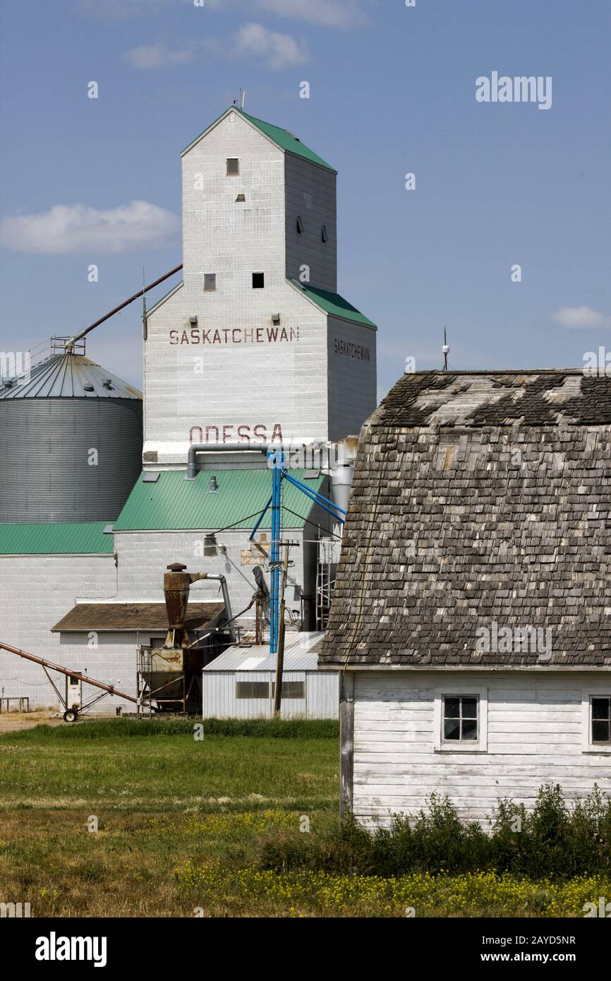 Grain Elevator Saskatchewan Stock Photo - Alamy