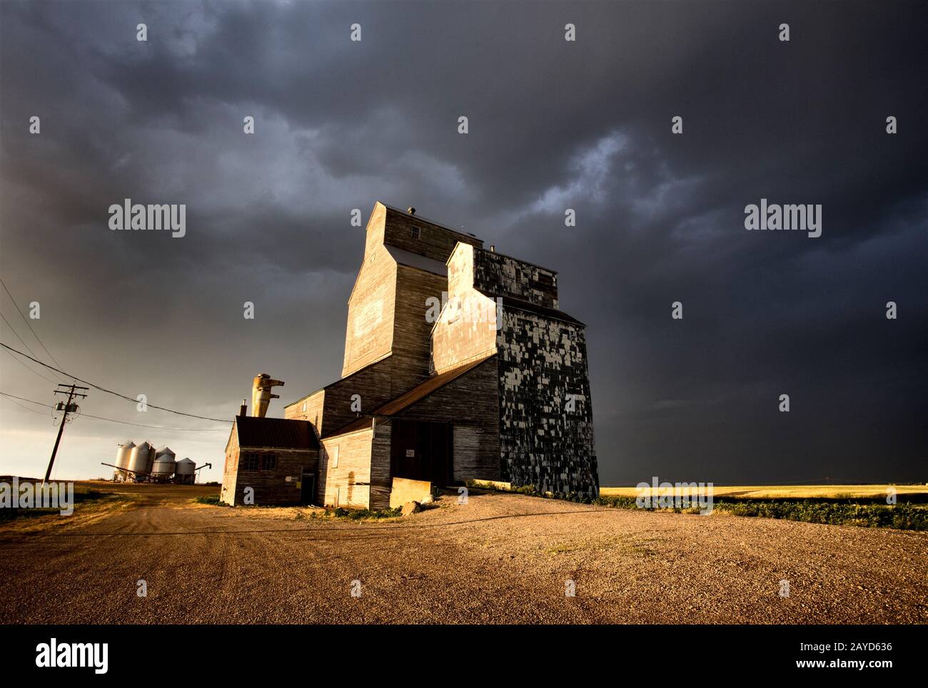 Storm Clouds Canada Grain Elevator Stock Photo - Alamy