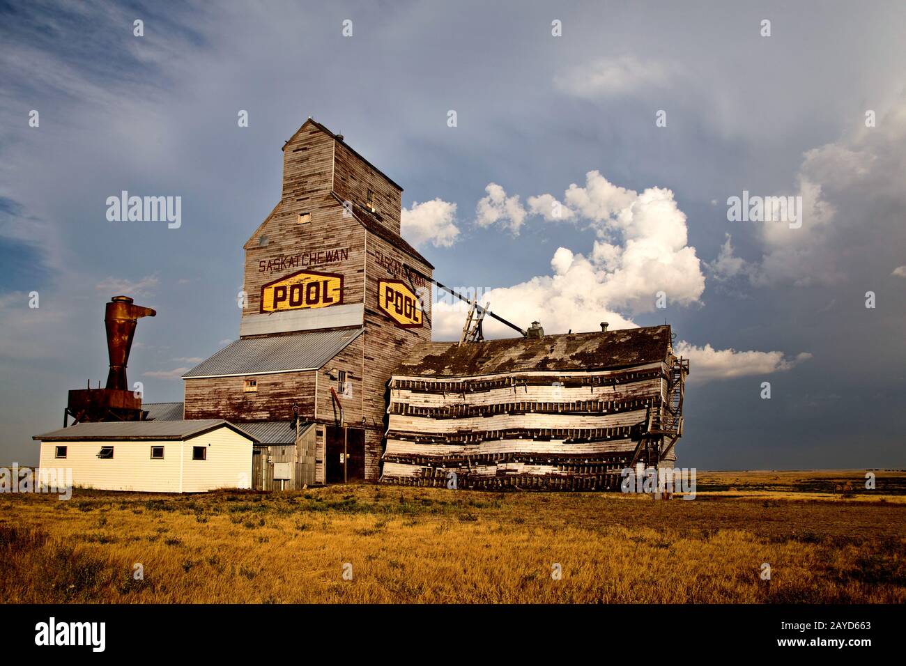 Grain Elevator Saskatchewan Stock Photo - Alamy