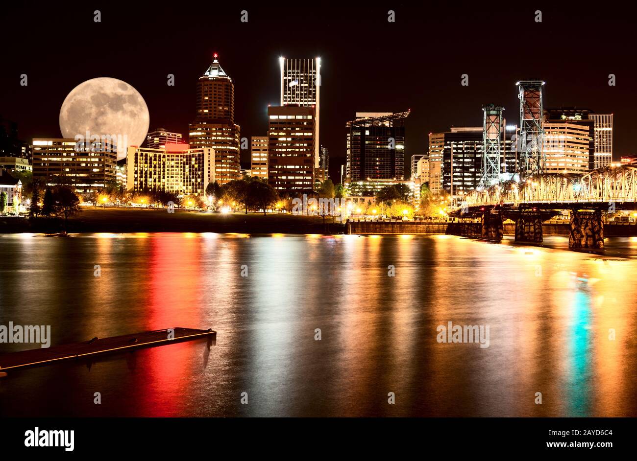 Portland Oregon Night Photo Stock Photo - Alamy