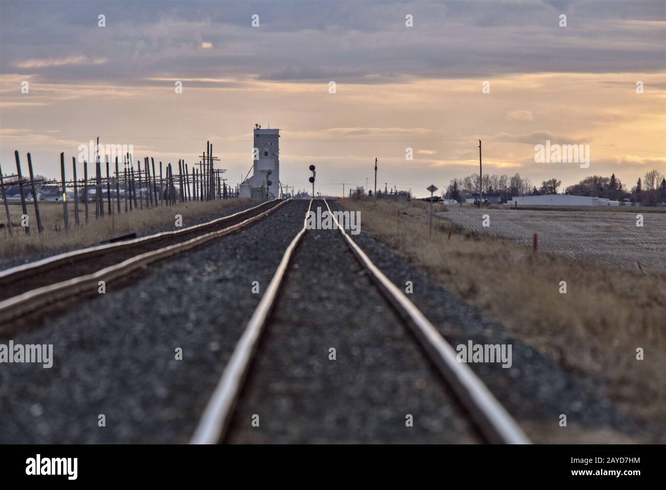Train tracks sunset hi-res stock photography and images - Alamy