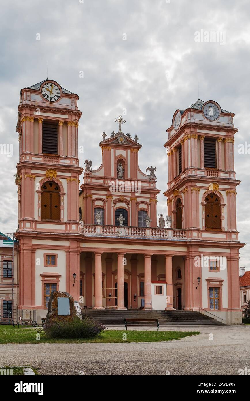 Courtyard with abbey church hi-res stock photography and images - Alamy