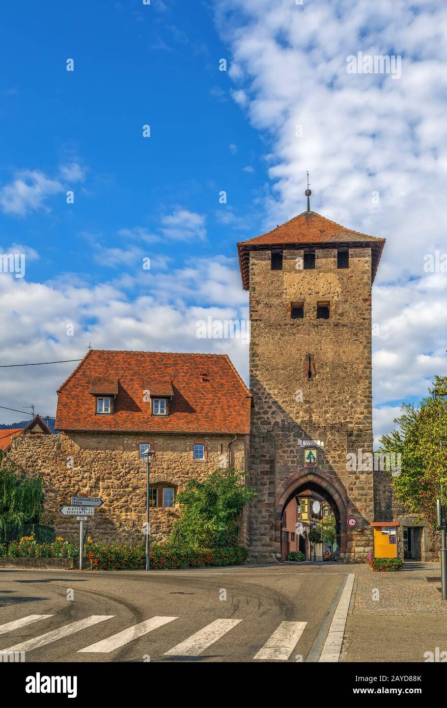 Village town ville hi-res stock photography and images - Alamy