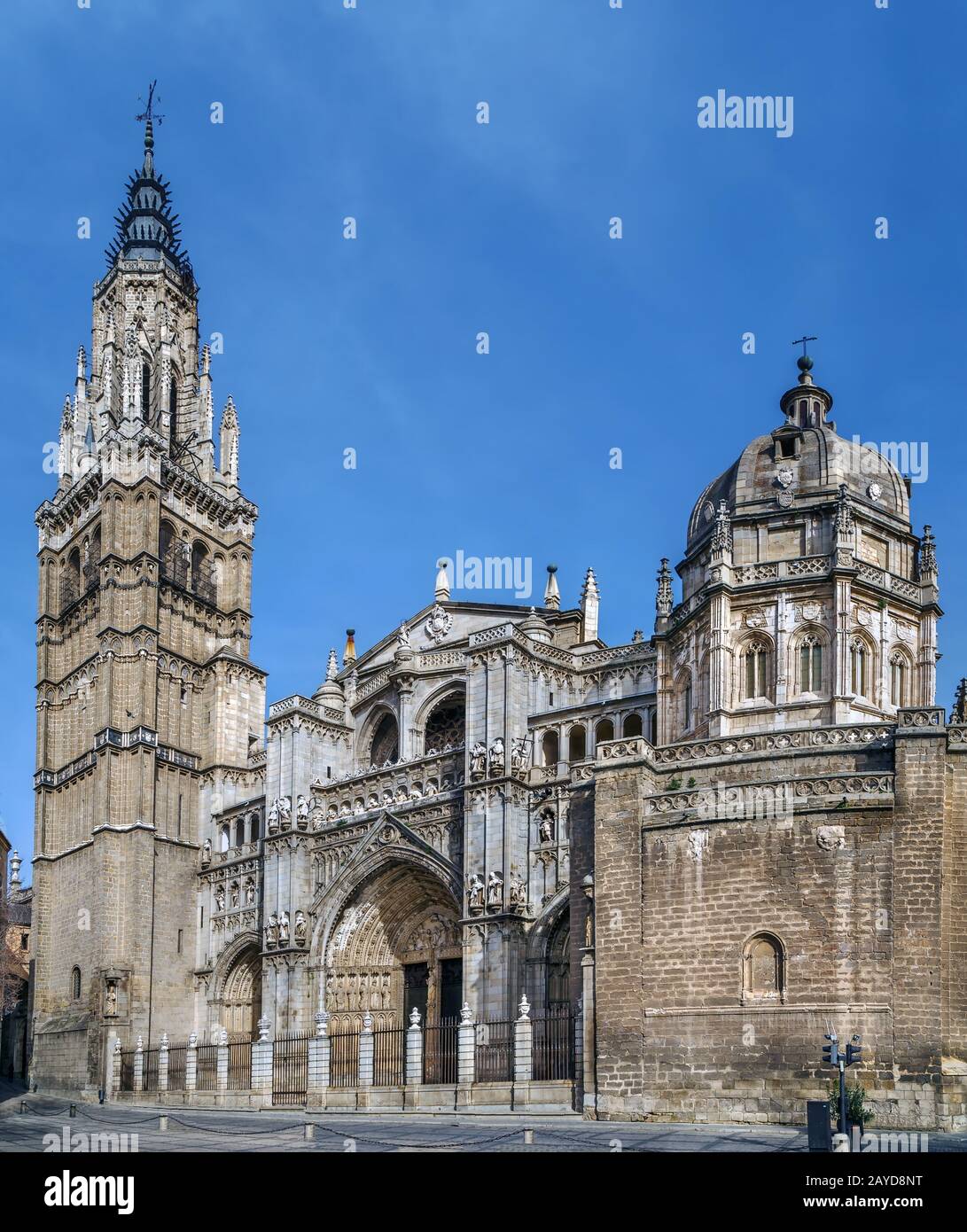Toledo cathedral exterior hi-res stock photography and images - Alamy