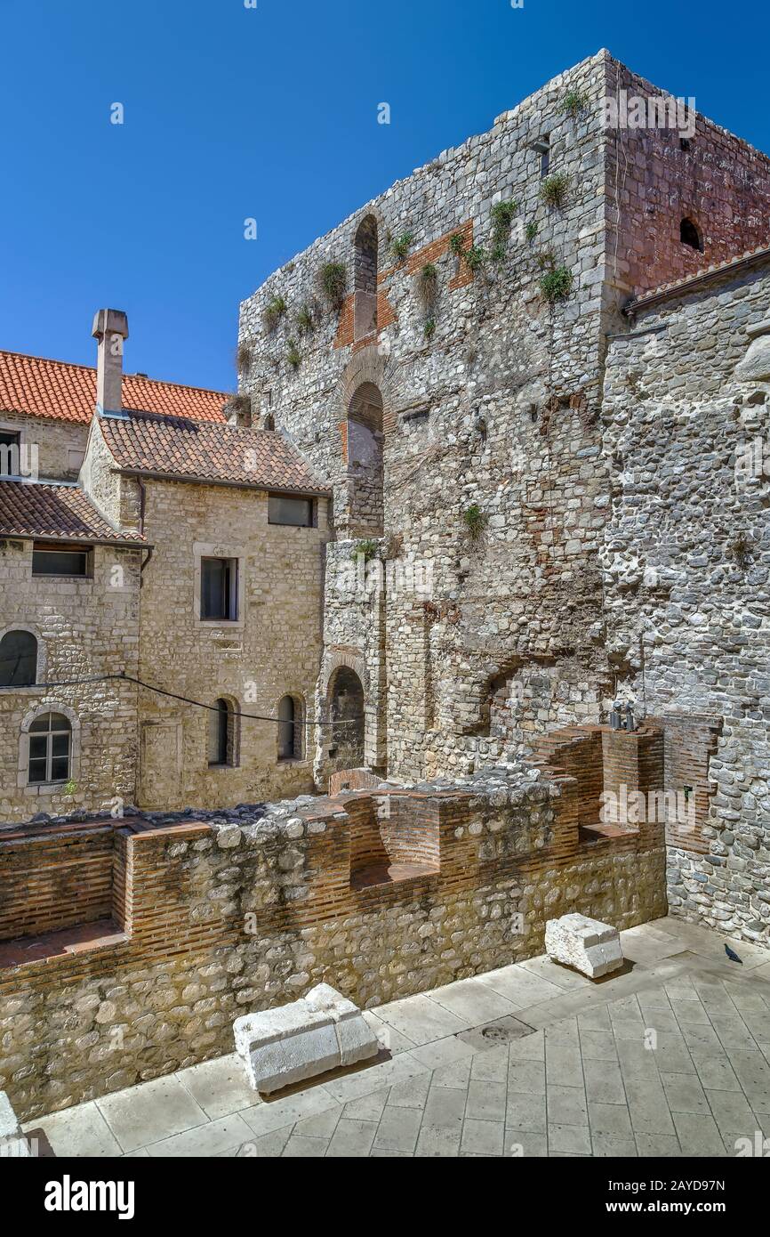 Split historic architecture diocletians hi-res stock photography and ...