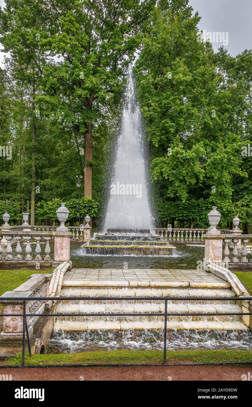 Pyramid Fountain, Peterhof, Russia Stock Photo - Alamy