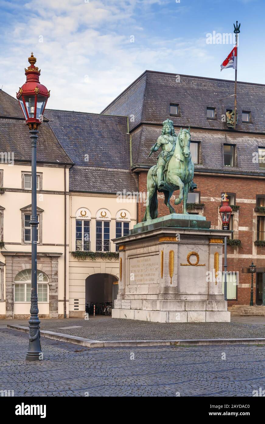 Equestrian statue dusseldorf hi-res stock photography and images - Alamy