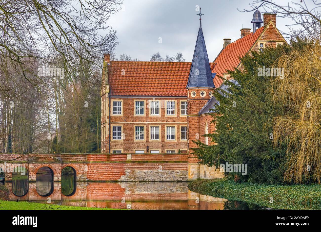 Hulshoff water castle hi-res stock photography and images - Alamy