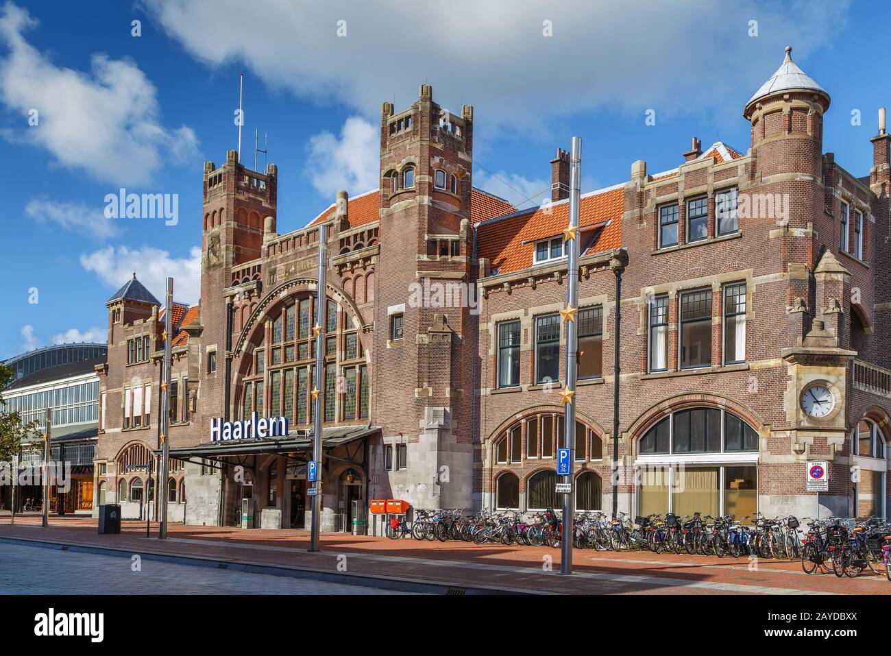 Haarlem station hi-res stock photography and images - Alamy