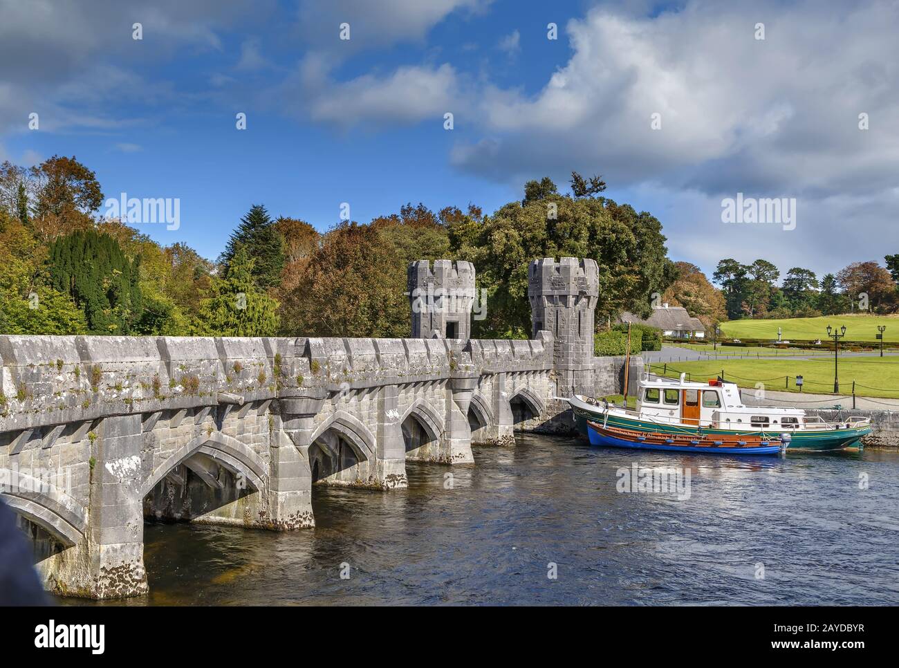 Bridge near the castle hi-res stock photography and images - Alamy