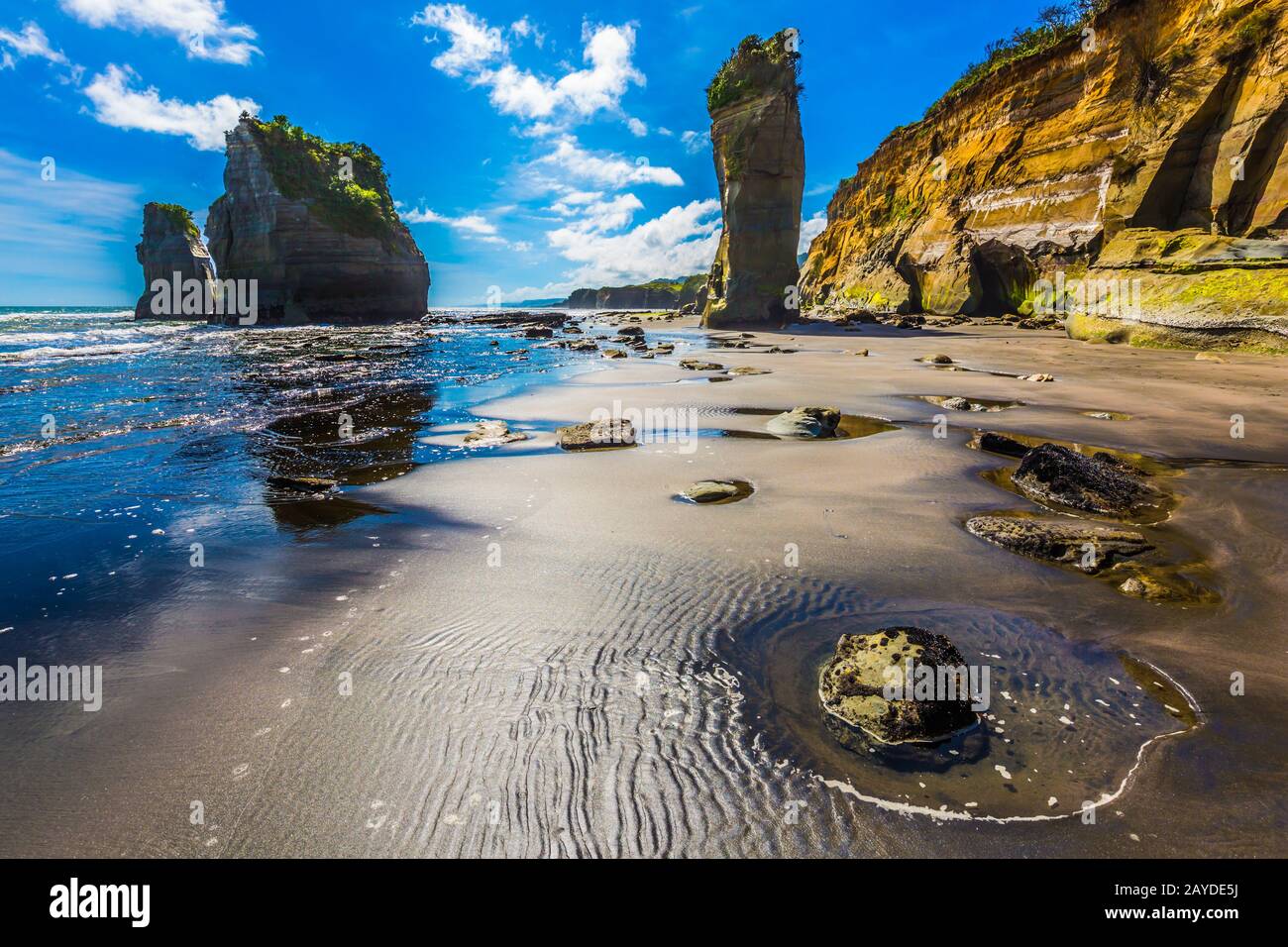Coast with rocks hi-res stock photography and images - Alamy