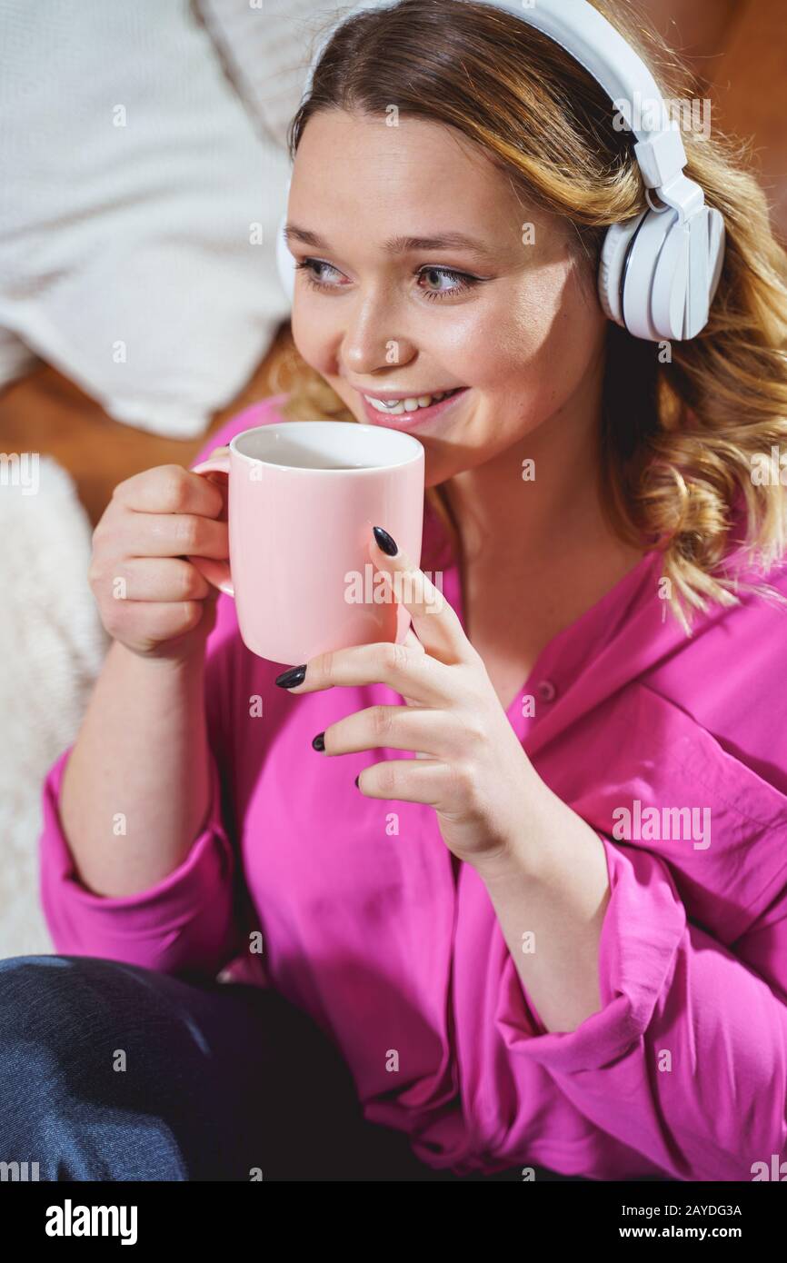 Portrait of cute girl that drinking tea Stock Photo - Alamy