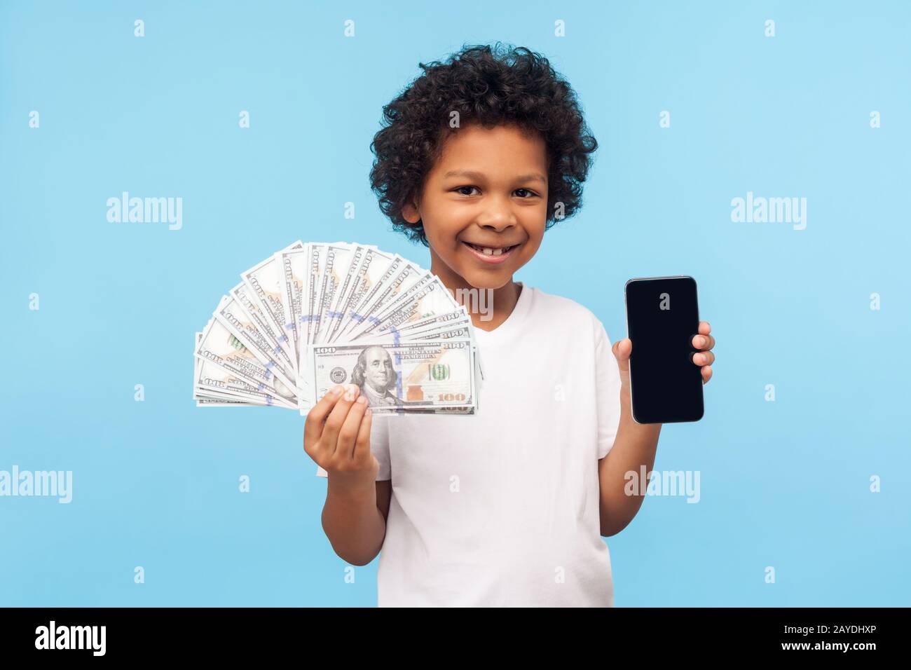 African kid holding money hi-res stock photography and images - Alamy