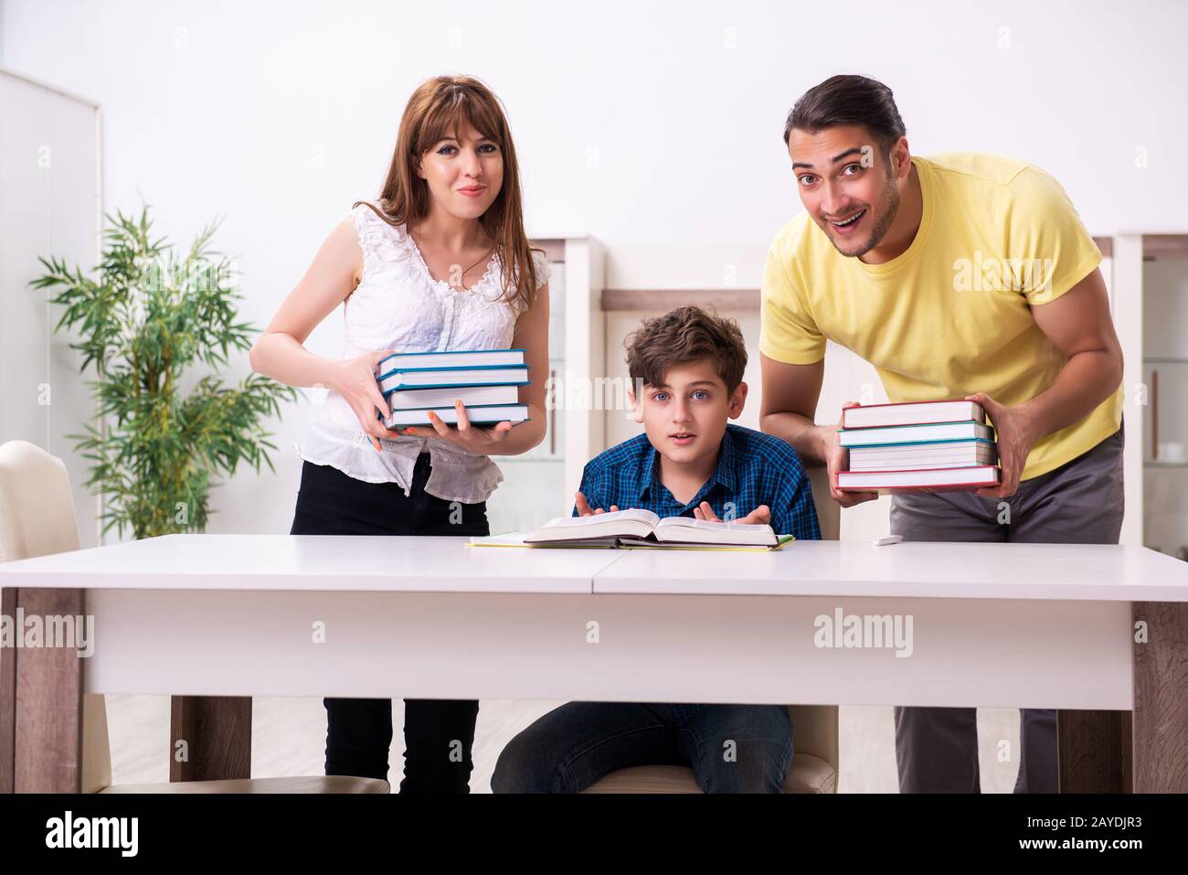 Mom dad helping studying hi-res stock photography and images - Alamy